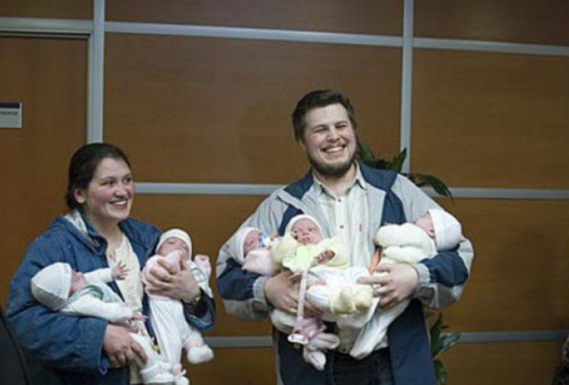 This couple had 5 babies at once and here is how they look today ...